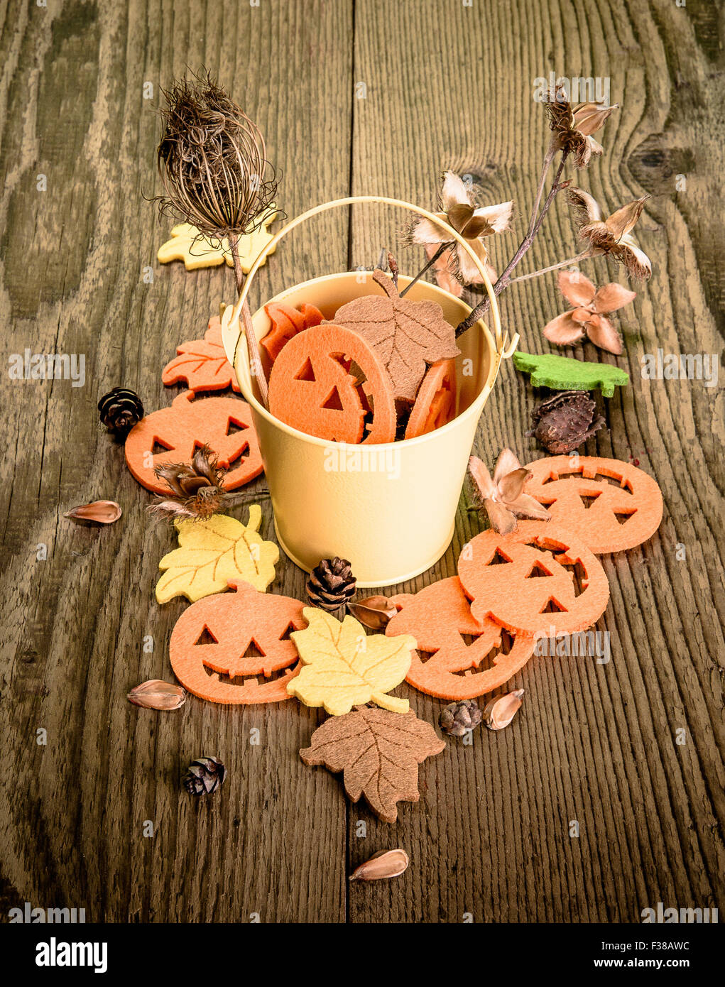 Bucket hay hi-res stock photography and images - Alamy