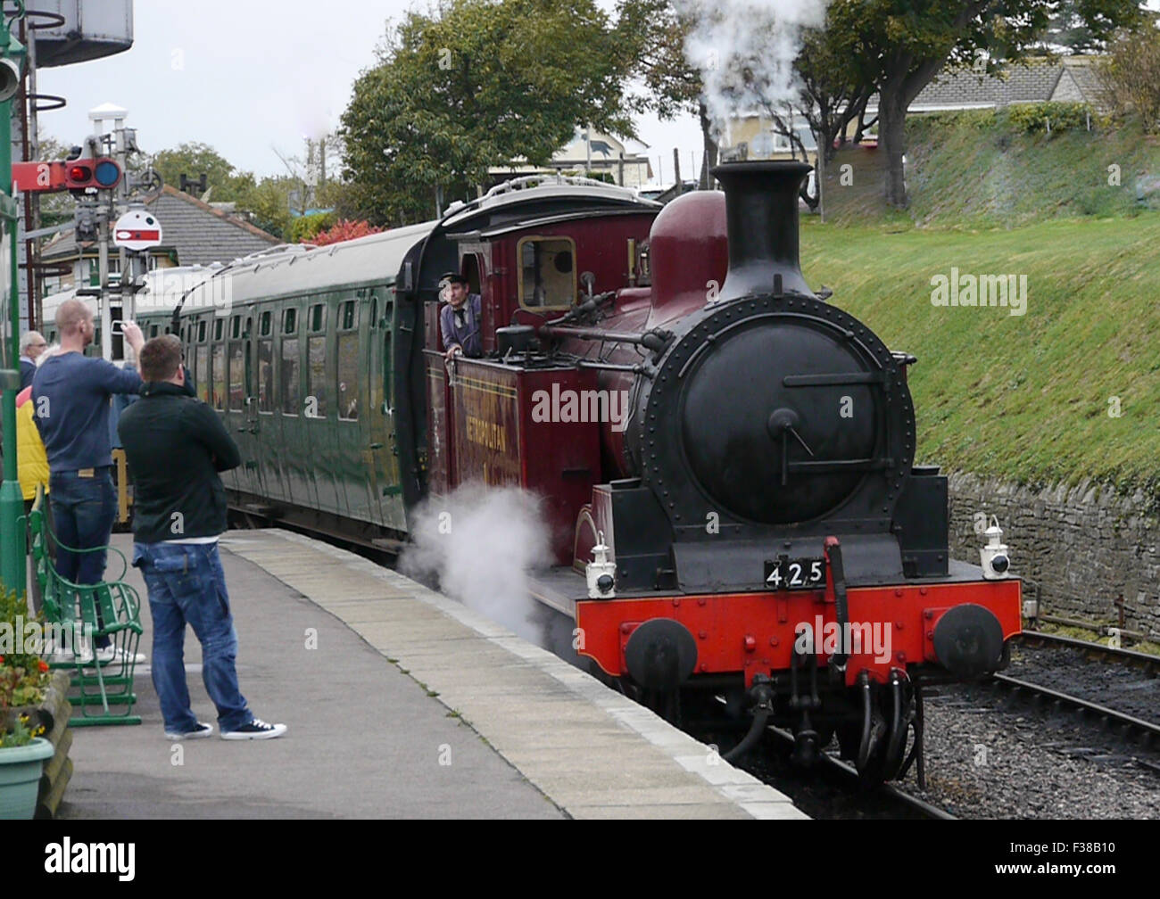 Metropolitan Railway 1898 E-class tank locomotive No. 1 Seen here at ...