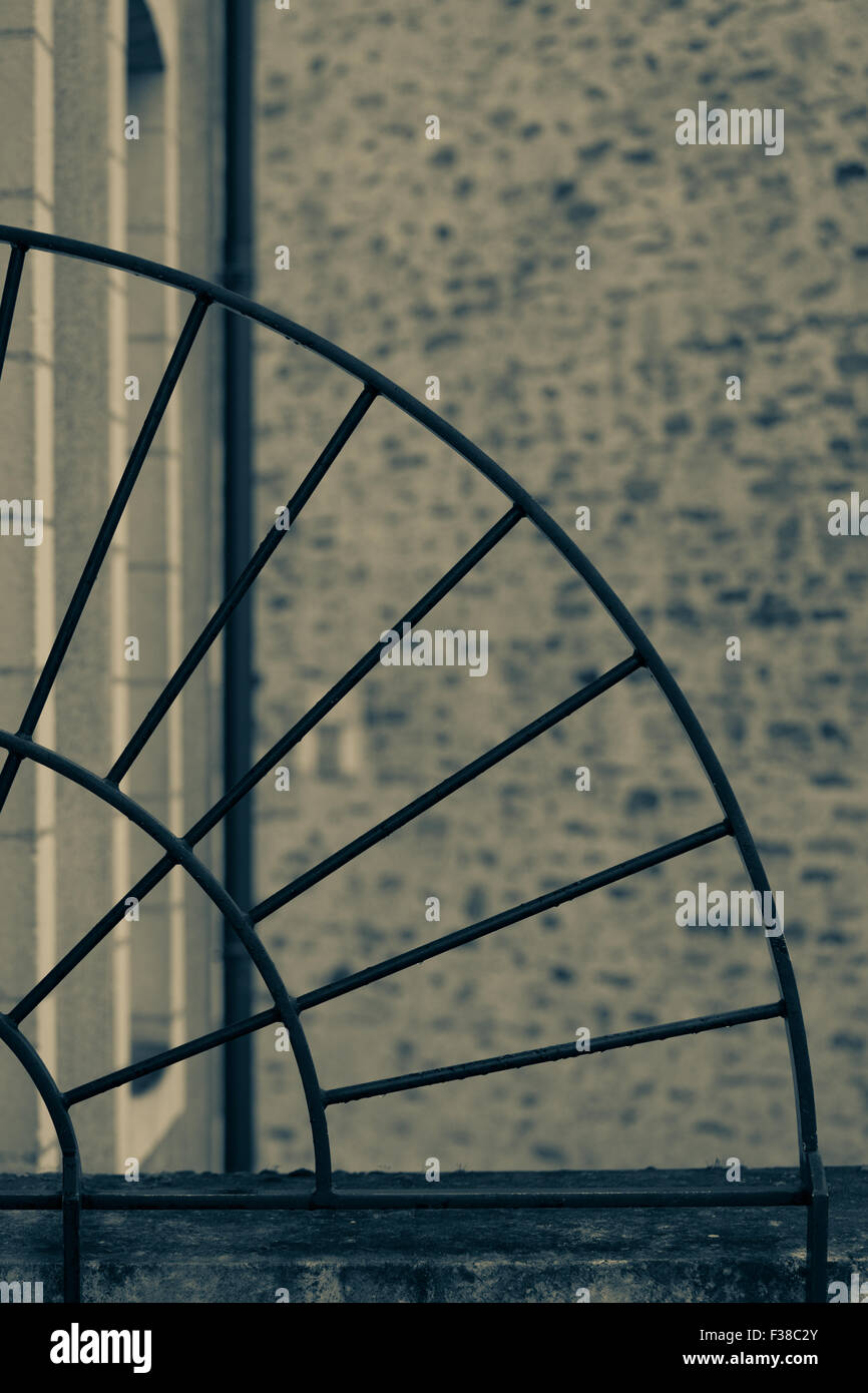 Iron gates and railings hi-res stock photography and images - Alamy