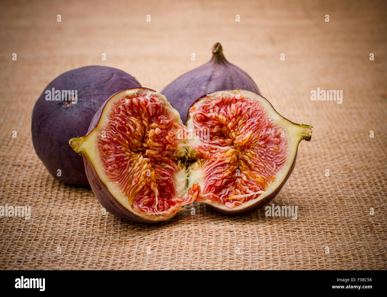 Three ripe figs from jute background, close up Stock Photo - Alamy
