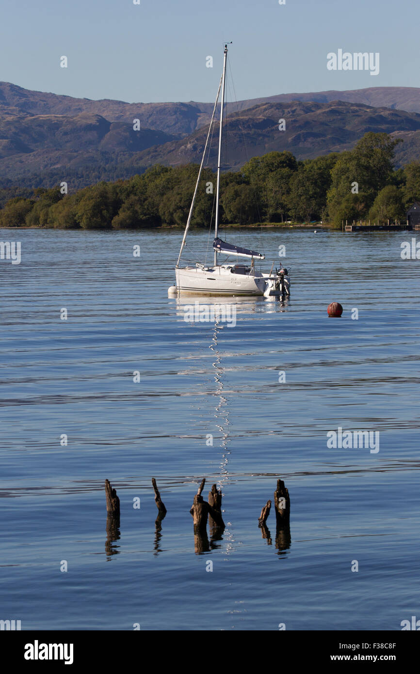 Lake Windermere, Cumbria, UK. 1st October, 2015. UK weather Sunny day ...