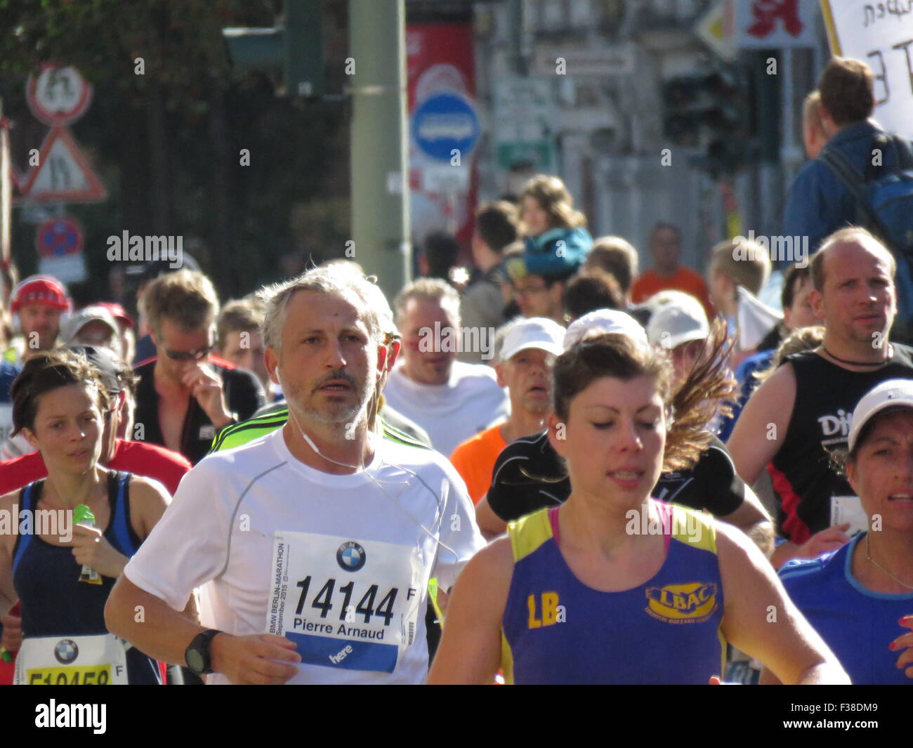 2015 BMW Berlin Marathon – international runners, cheering crowds ...