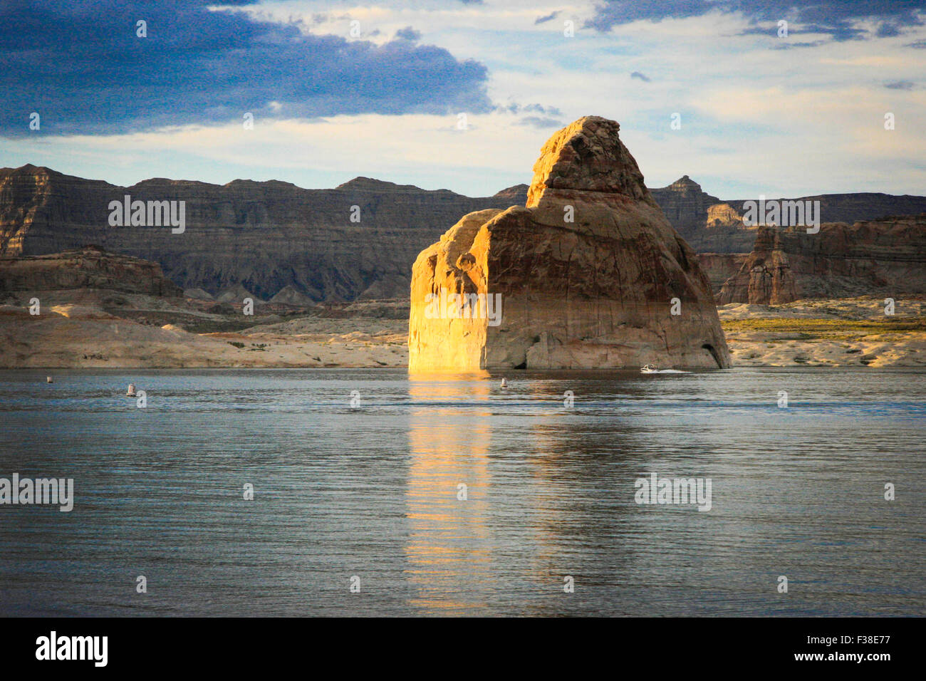 Lone Rock, Lake Powell Stock Photo - Alamy