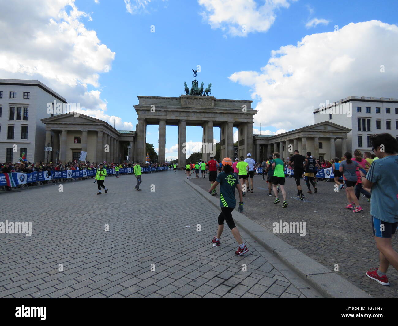 Berlin Marathon 2015. 2015.09.28 Thousands of athletes running Stock ...