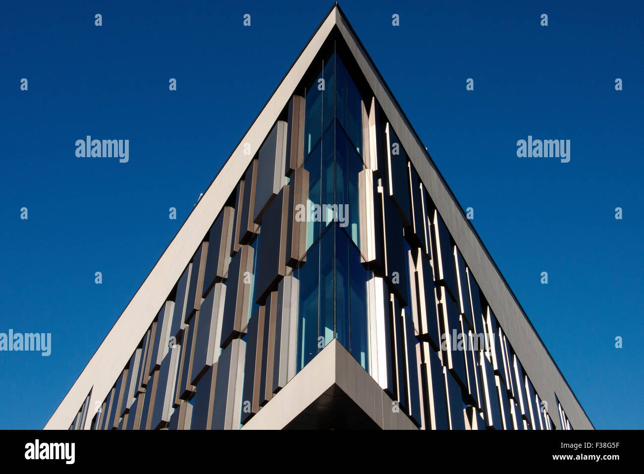 Building shot from below hi-res stock photography and images - Alamy