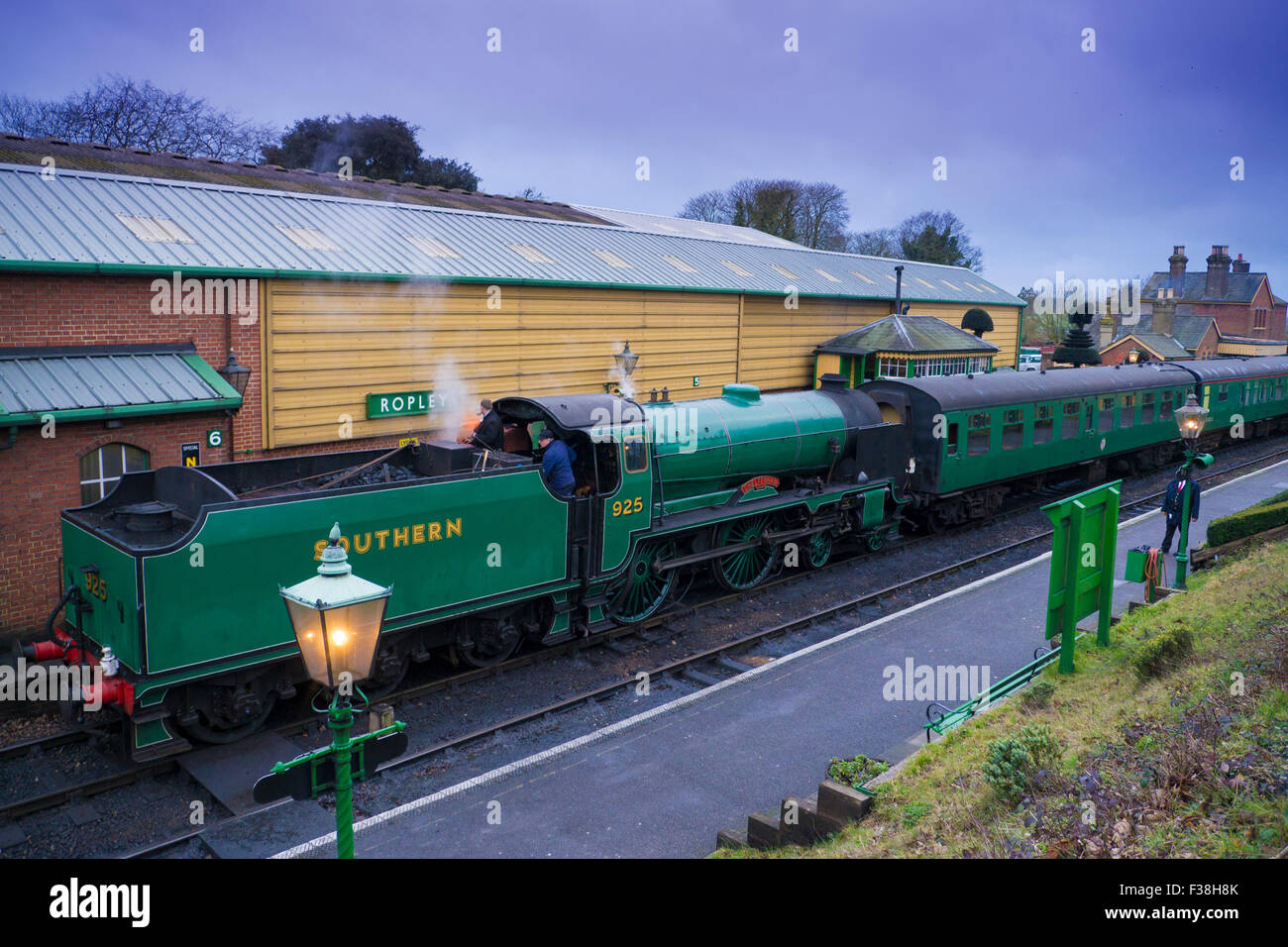 Schools class locomotive hi-res stock photography and images - Alamy