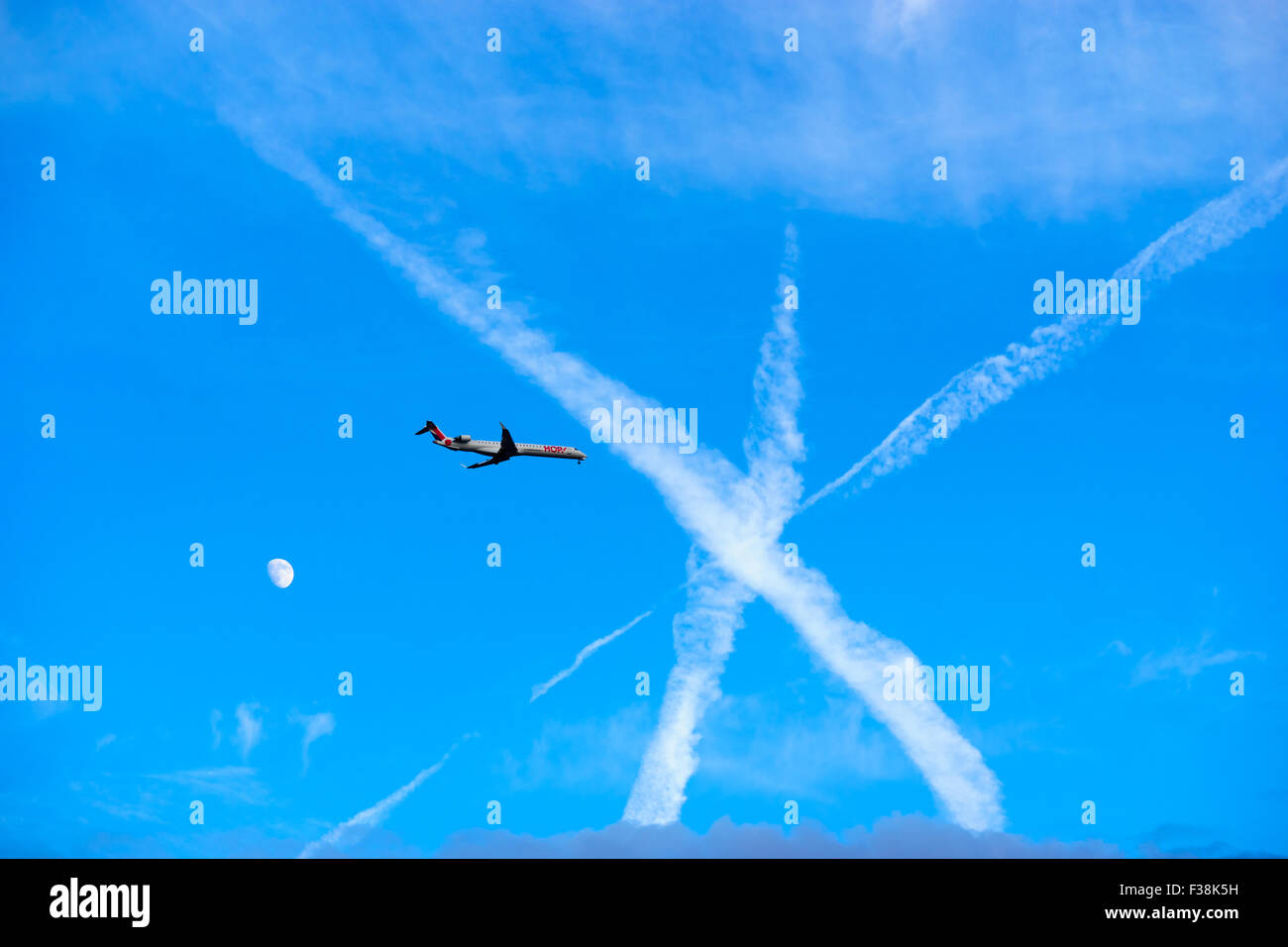 Airplane jet plane hi-res stock photography and images - Alamy