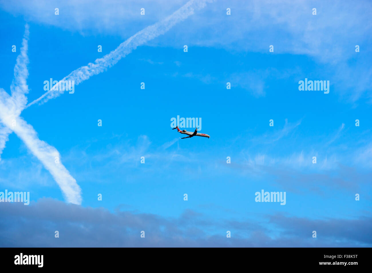 Airplane jet plane hi-res stock photography and images - Alamy