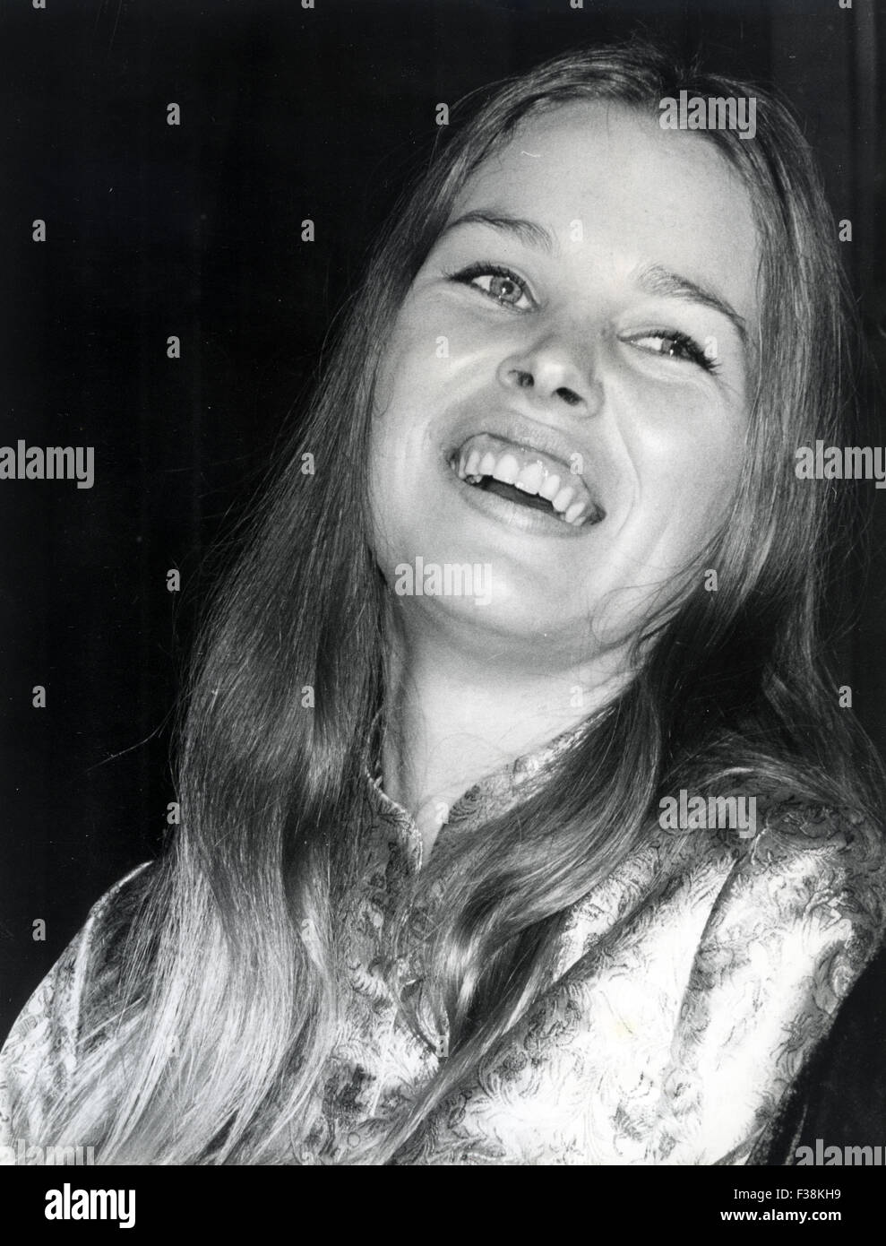 MICHELLE PHILLIPS US singer while a member of the Mamas & Papas in ...