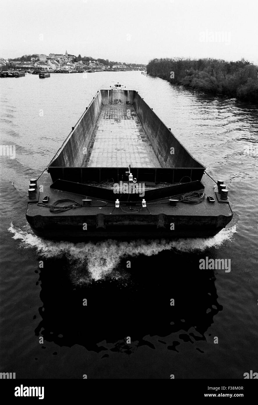 Empty barge Black and White Stock Photos & Images - Alamy