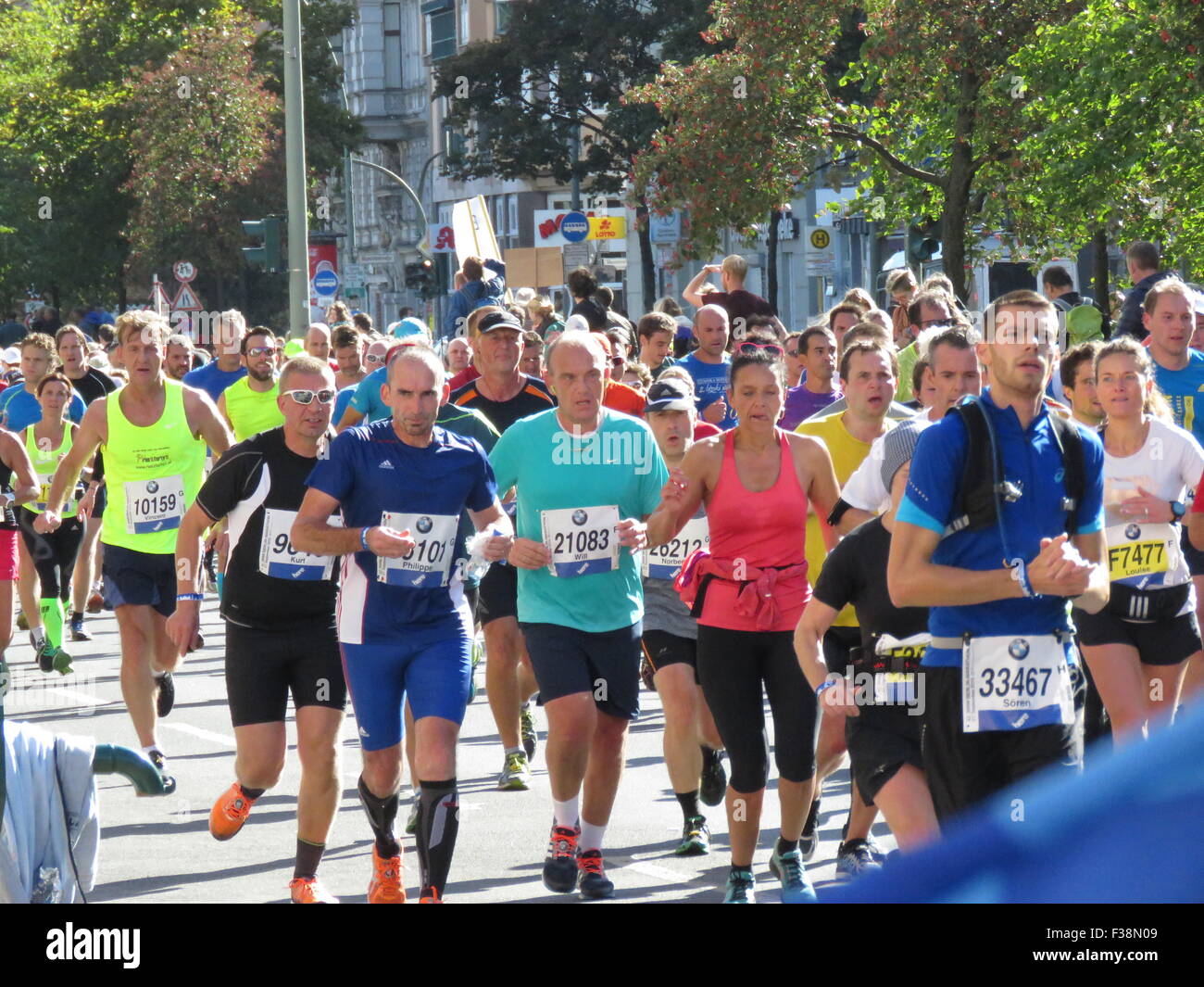 2015 BMW Berlin Marathon – international runners, cheering crowds ...
