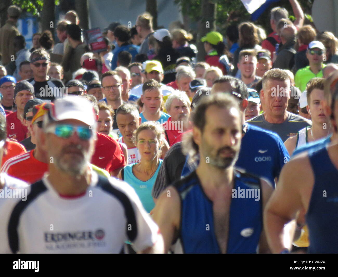 2015 BMW Berlin Marathon – international runners, cheering crowds ...