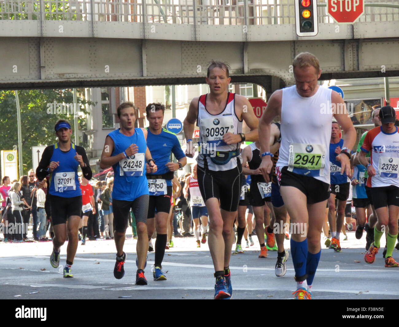 2015 BMW Berlin Marathon – international runners, cheering crowds ...