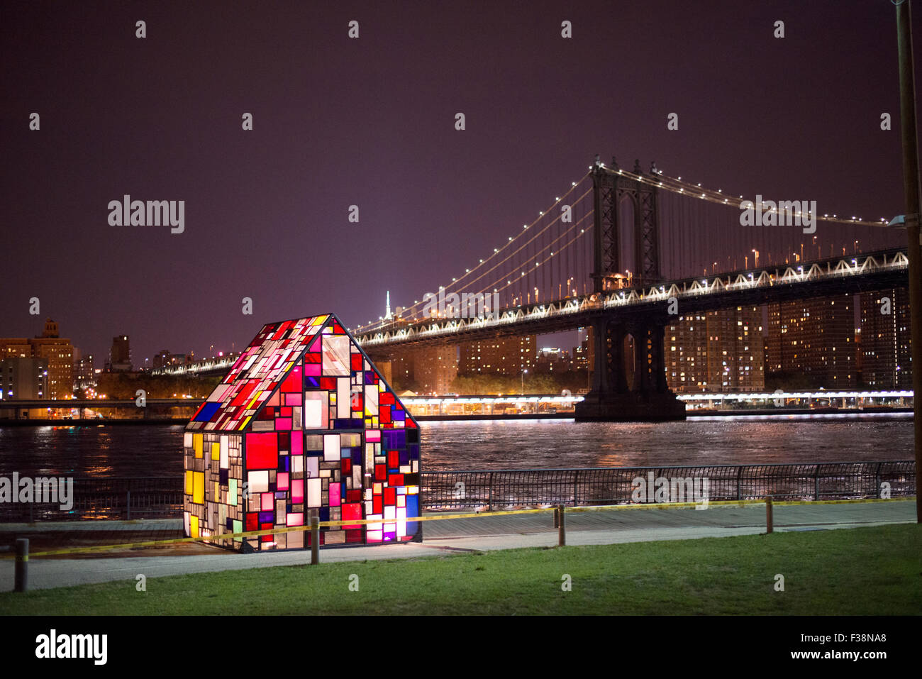 stained glass shed and Brooklyn bridge Stock Photo - Alamy
