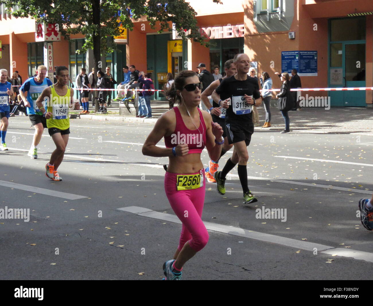 2015 BMW Berlin Marathon – international runners, cheering crowds ...