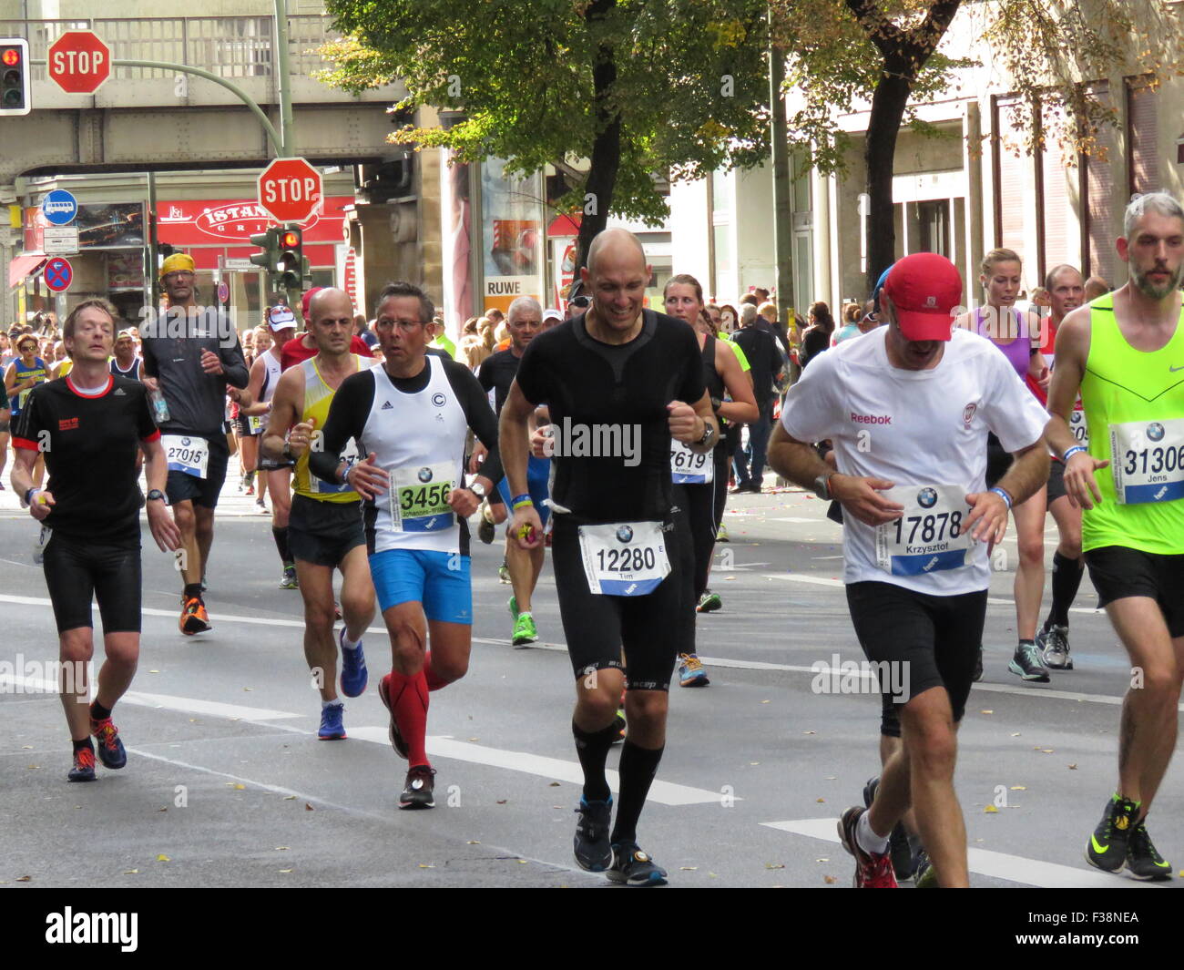 2015 BMW Berlin Marathon – international runners, cheering crowds ...