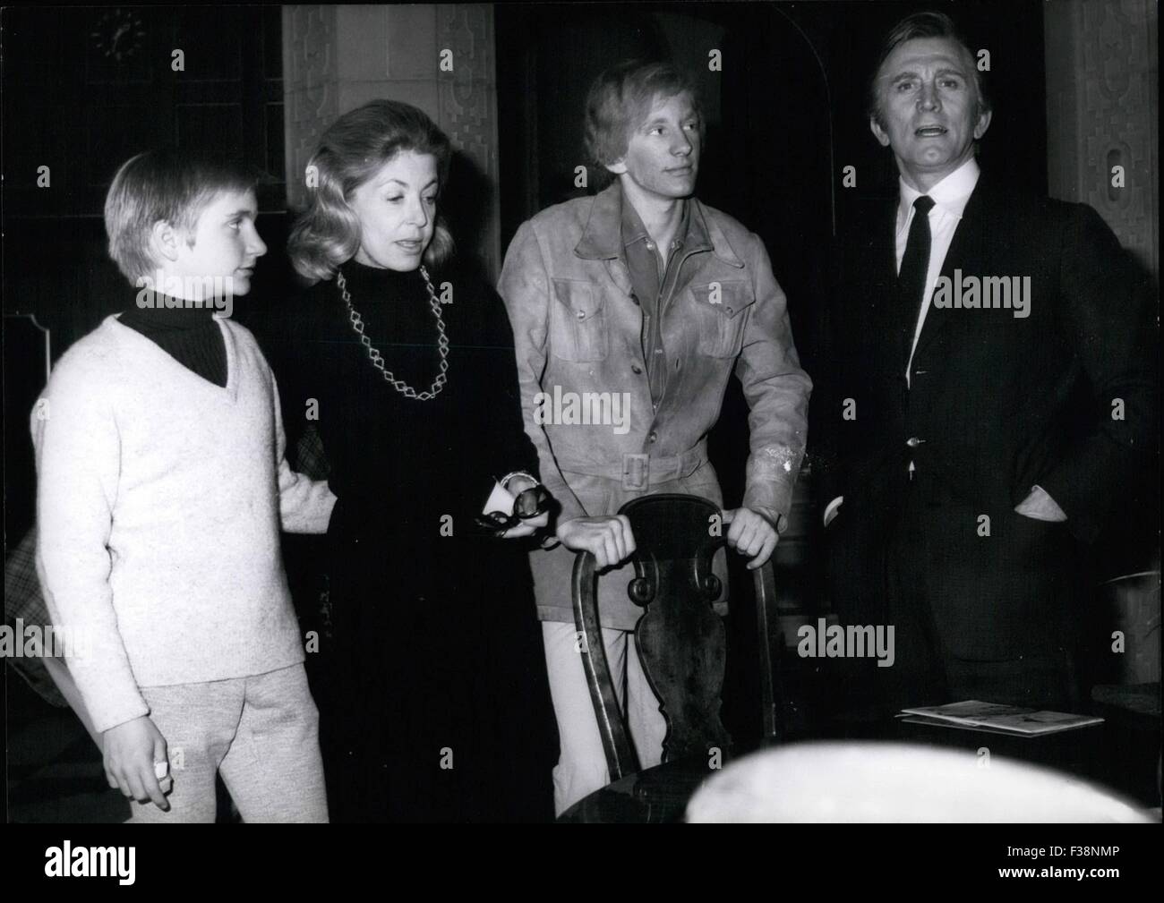Hollywood star Kirk Douglas is making a movie in Hamburg A quick visit ...