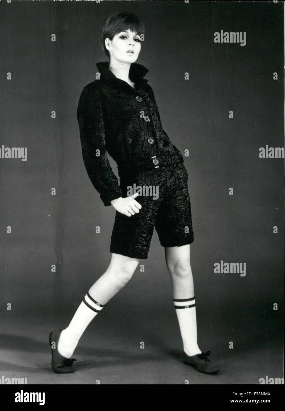 Paris dressmaker hi-res stock photography and images - Alamy