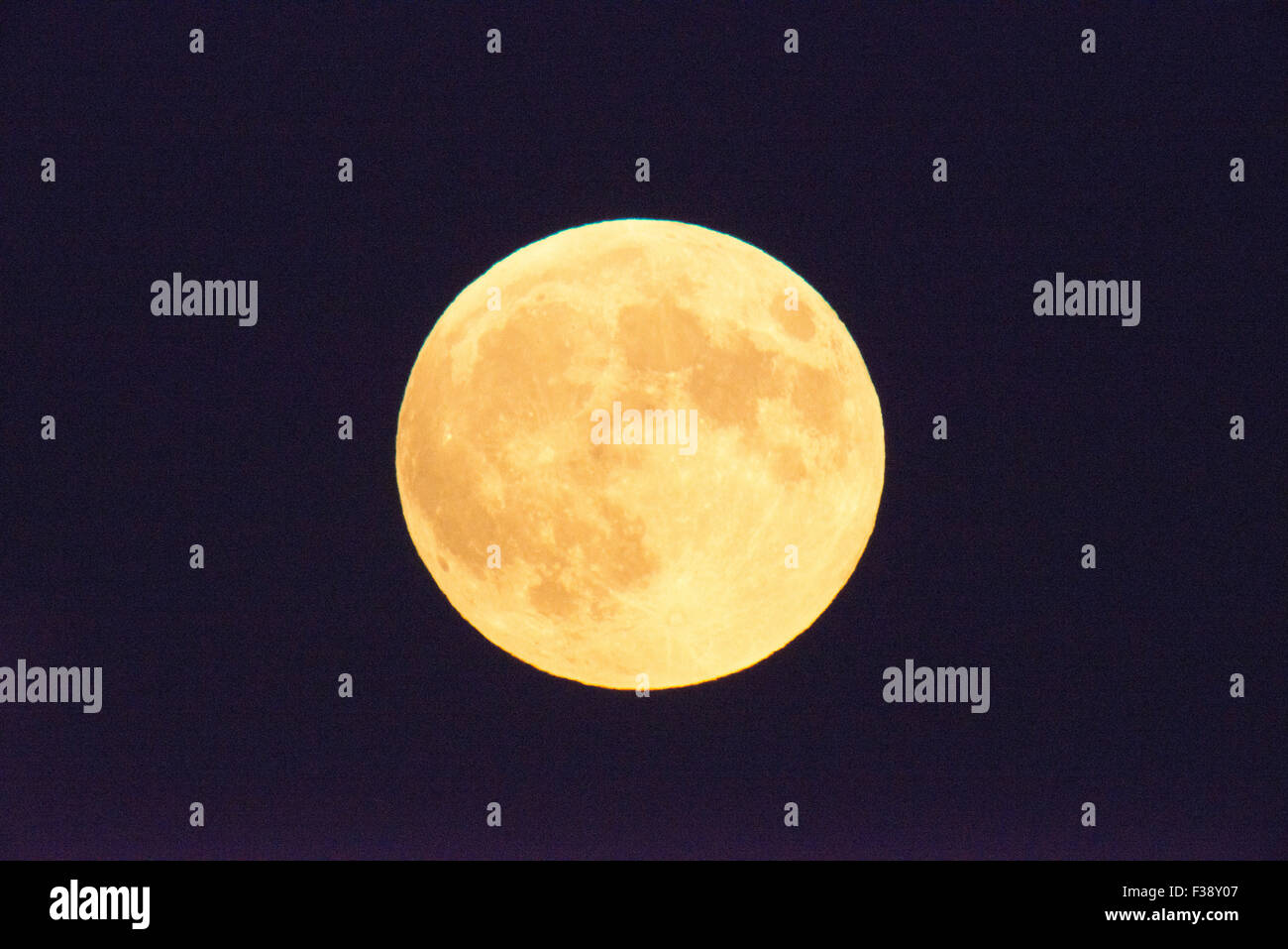 Auburn, Kansas. The Super-moon rising as seen in the Eastern night ...