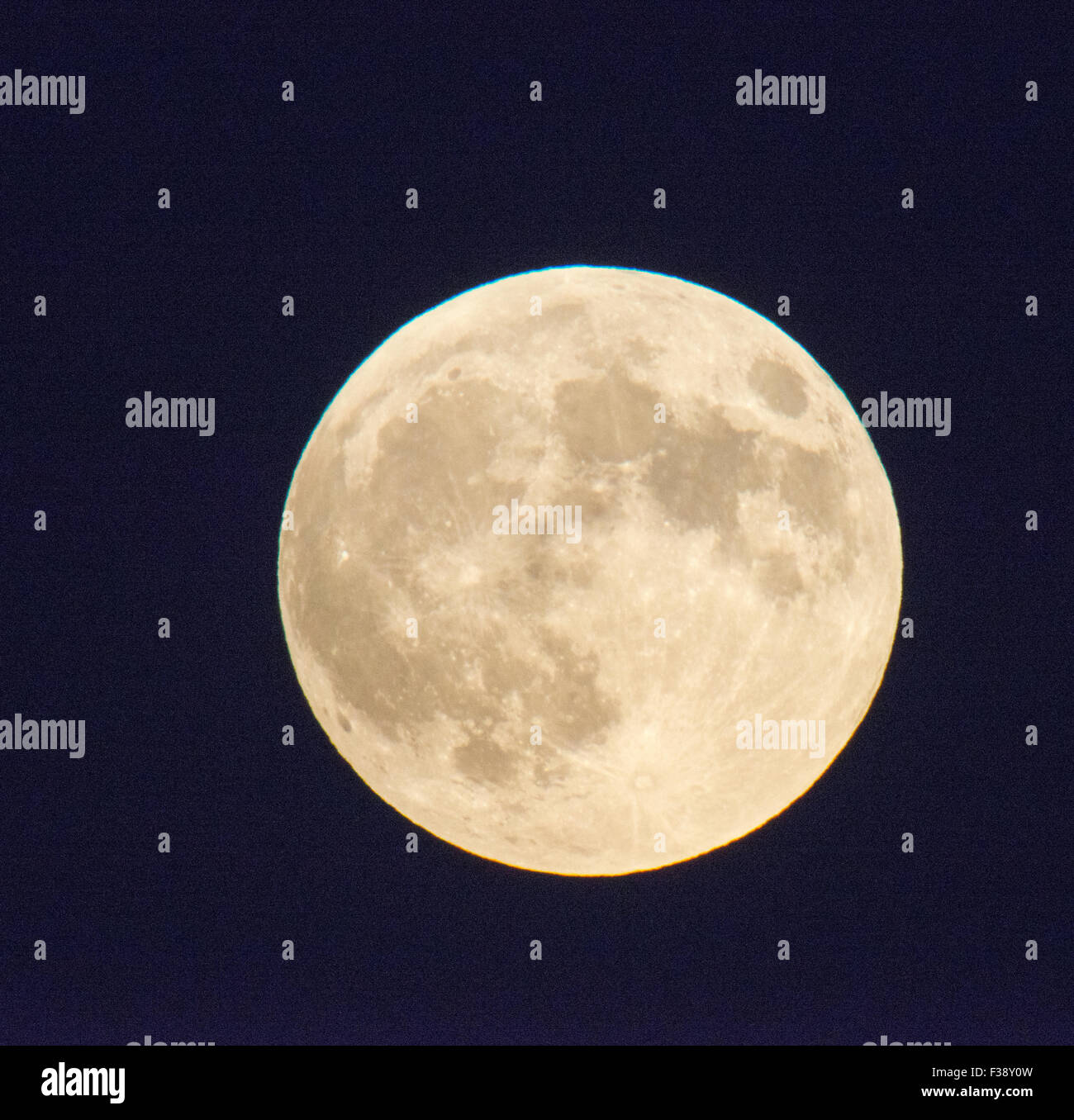 Auburn, Kansas. The Super-moon rising as seen in the Eastern night ...