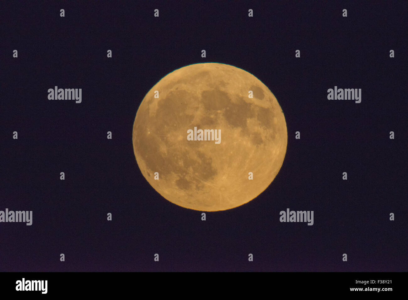 Auburn, Kansas. The Super-moon rising as seen in the Eastern night ...