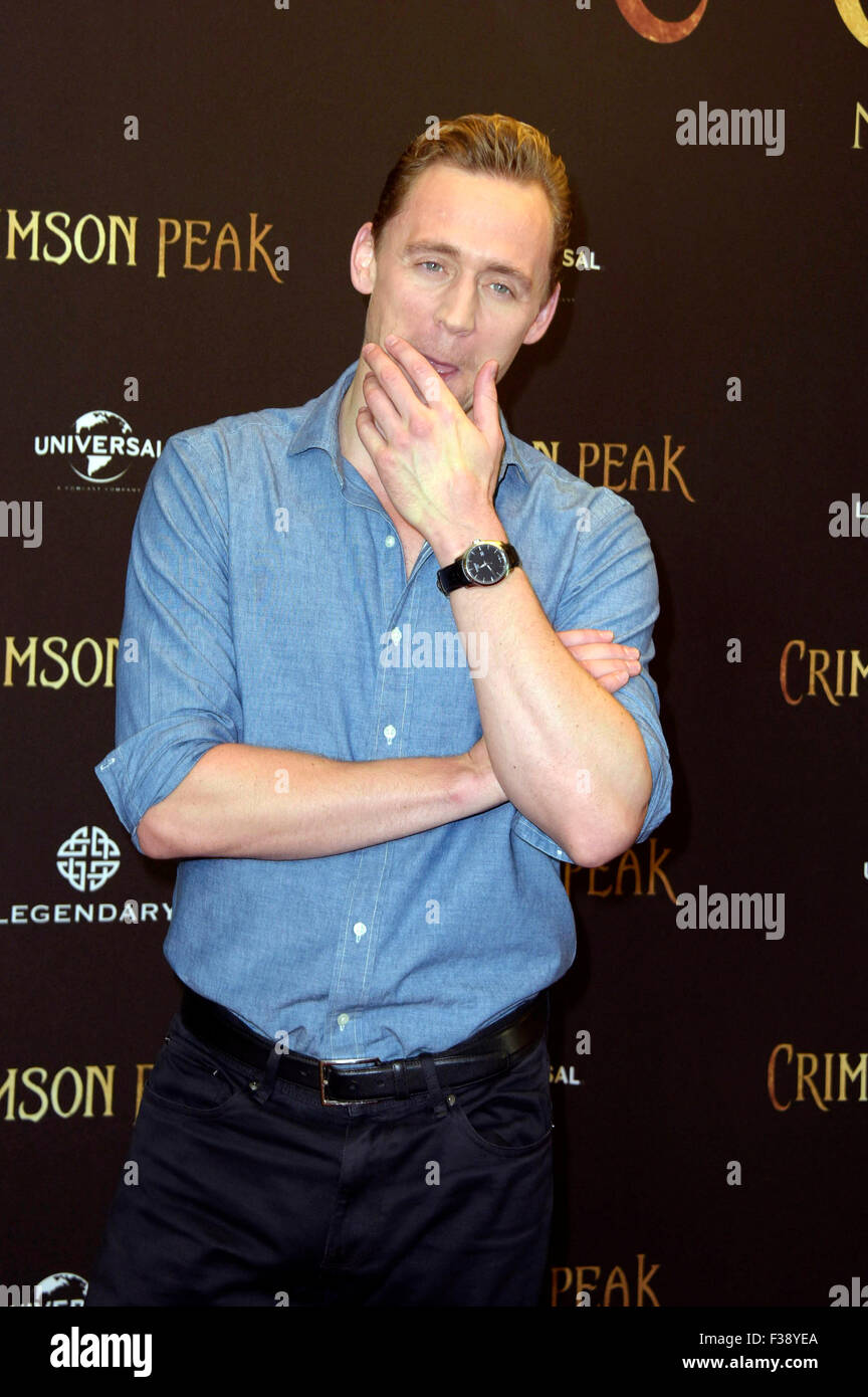 Tom Hiddleston at the Photocall of the movie CRIMSON PEAK at the Regent ...