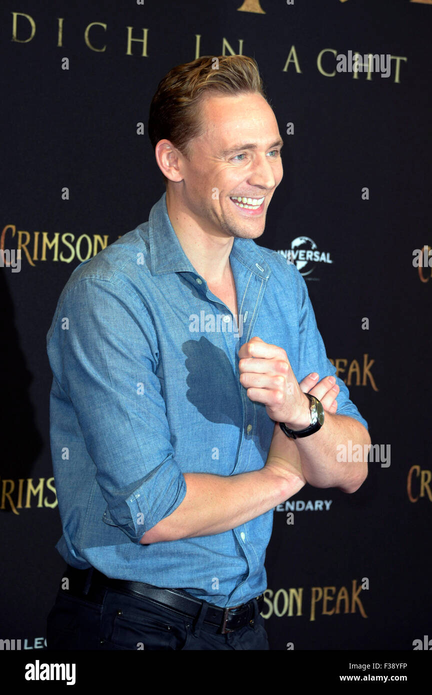 Tom Hiddleston at the Photocall of the movie CRIMSON PEAK at the Regent ...