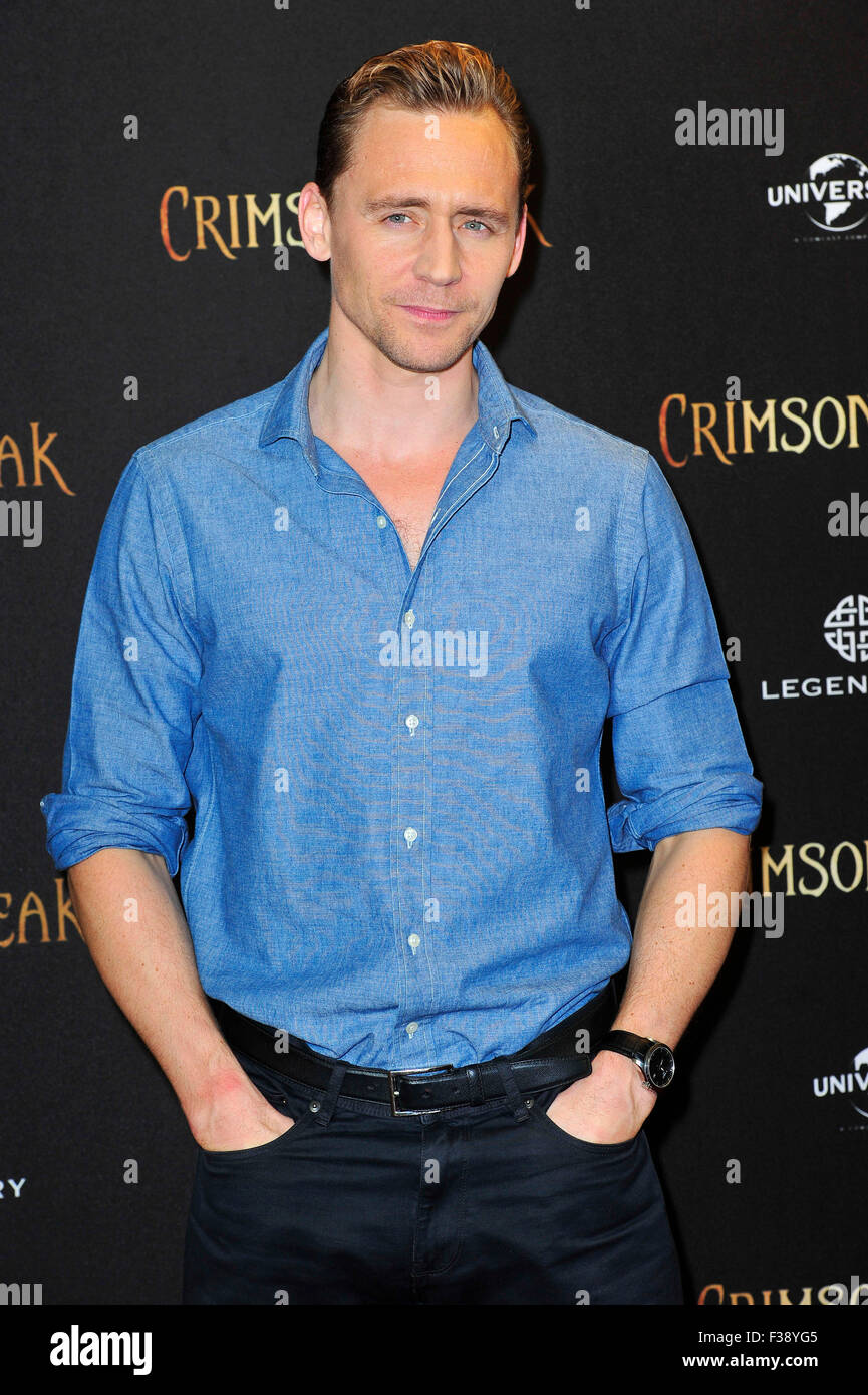 Tom Hiddleston at the Photocall of the movie CRIMSON PEAK at the Regent ...