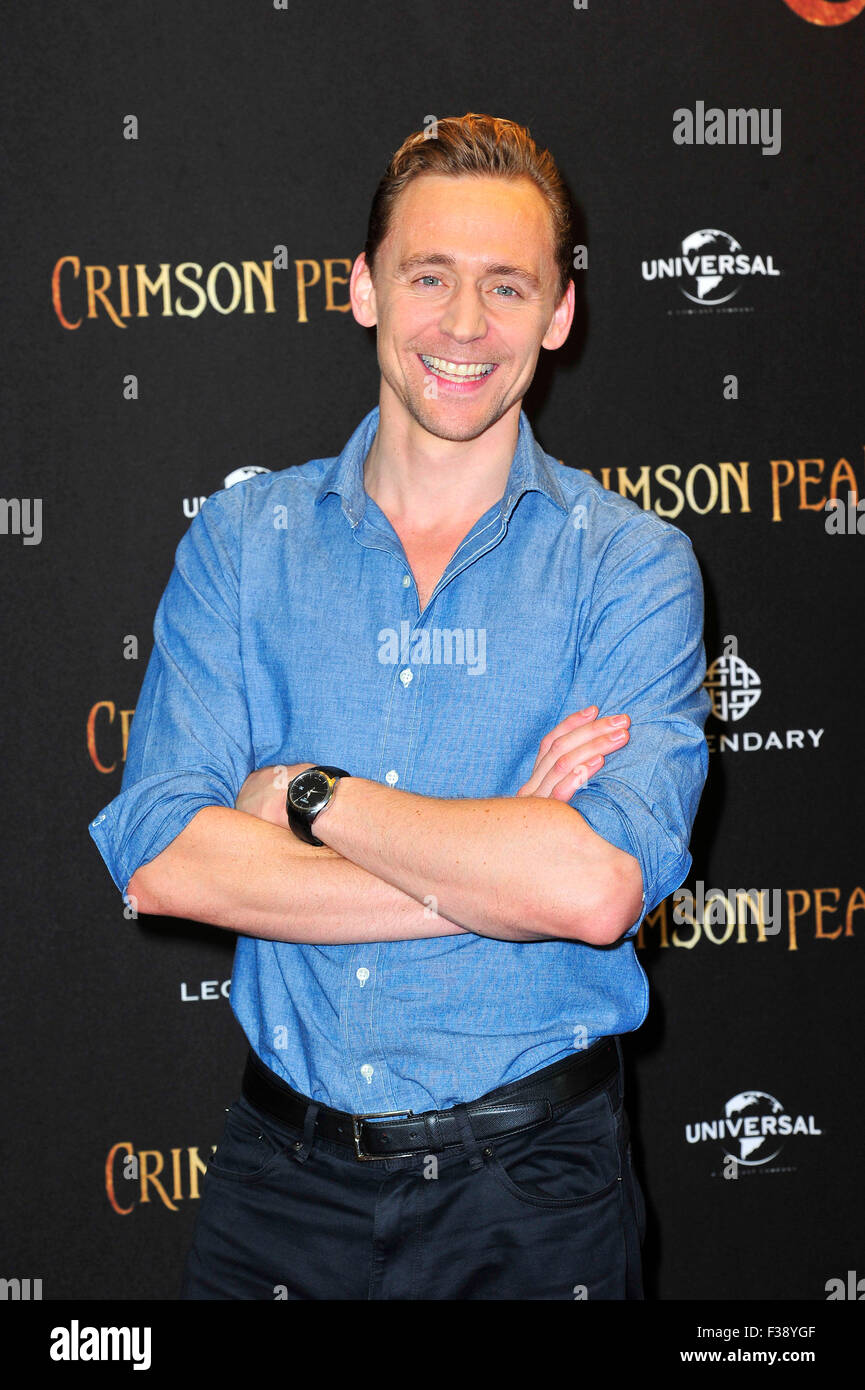Tom Hiddleston at the Photocall of the movie CRIMSON PEAK at the Regent ...