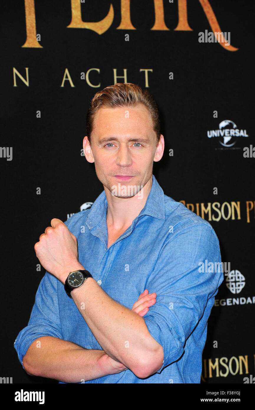 Tom Hiddleston at the Photocall of the movie CRIMSON PEAK at the Regent ...