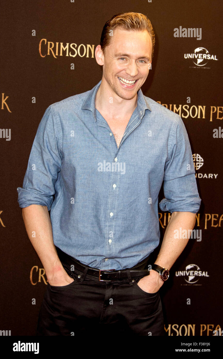 Tom Hiddleston at the Photocall of the movie CRIMSON PEAK at the Regent ...