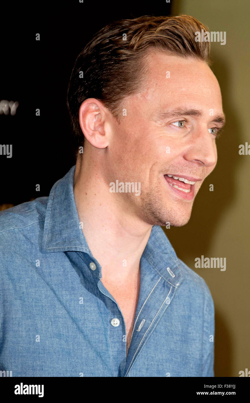 Tom Hiddleston at the Photocall of the movie CRIMSON PEAK at the Regent ...