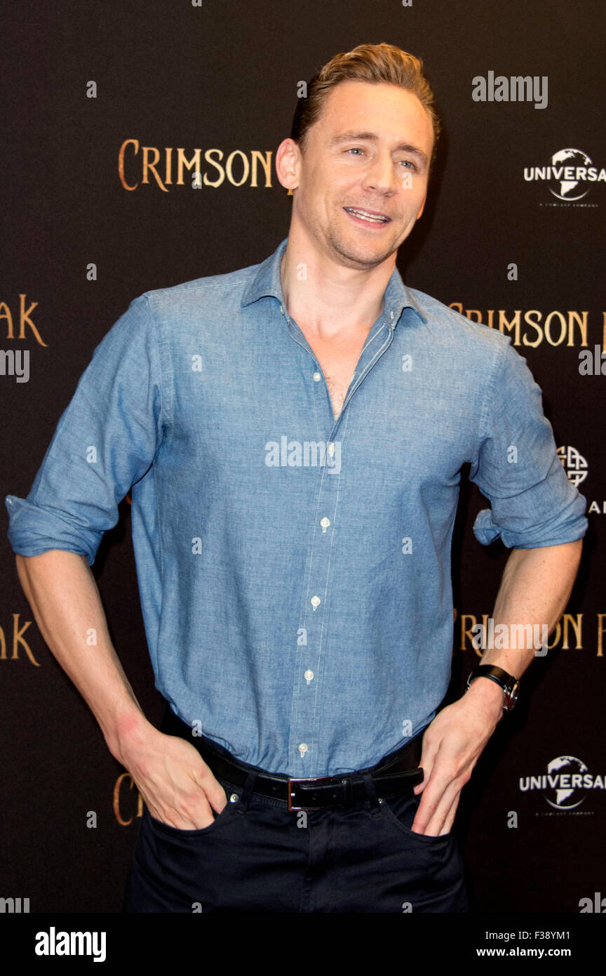 Tom Hiddleston at the Photocall of the movie CRIMSON PEAK at the Regent ...