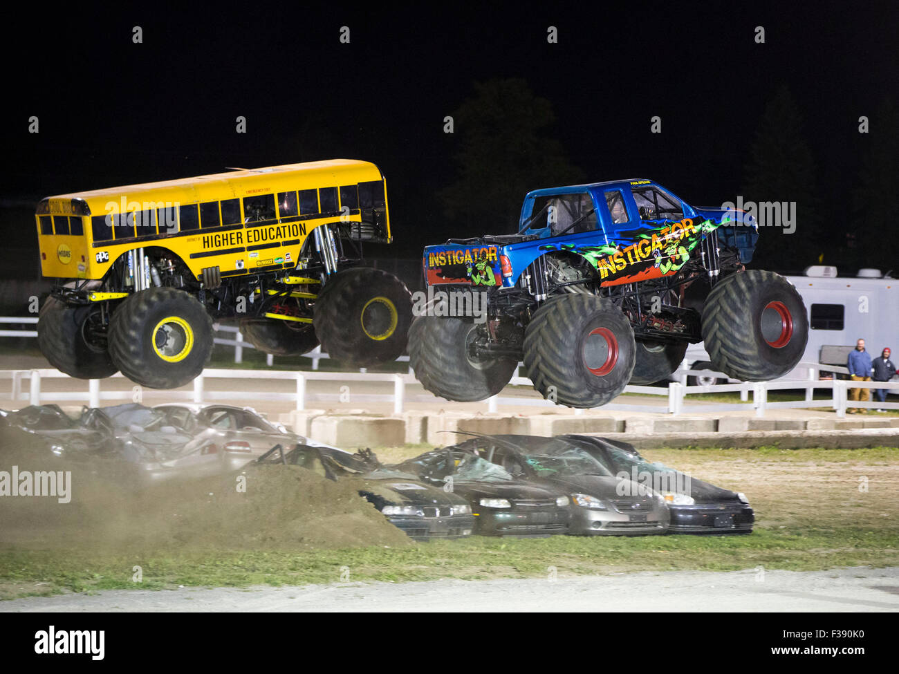 Monster truck race hi-res stock photography and images - Alamy