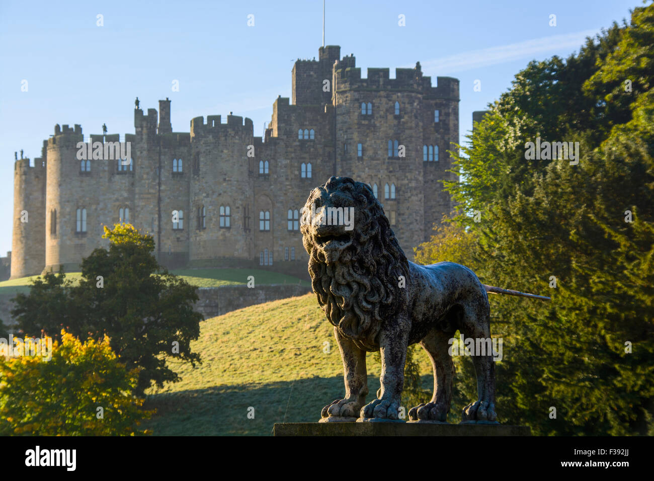Alnwick Castle and Lion Bridge Stock Photo - Alamy
