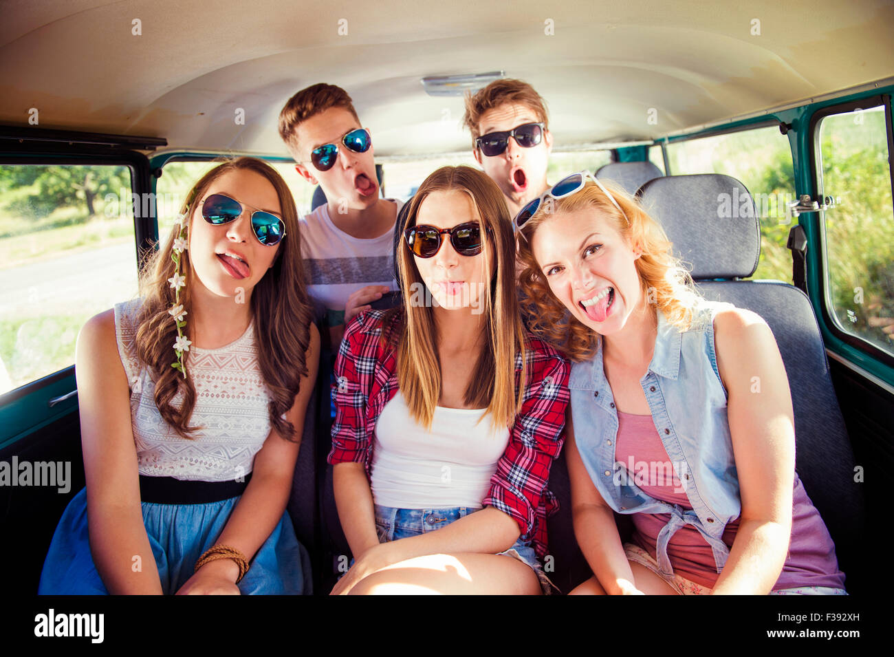 Beautiful young people a on road trip Stock Photo - Alamy