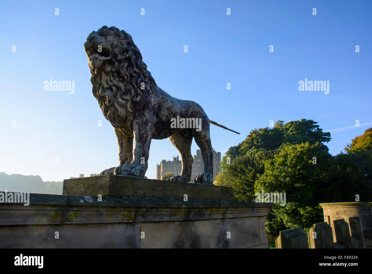 Alnwick Castle and Lion Bridge Stock Photo - Alamy