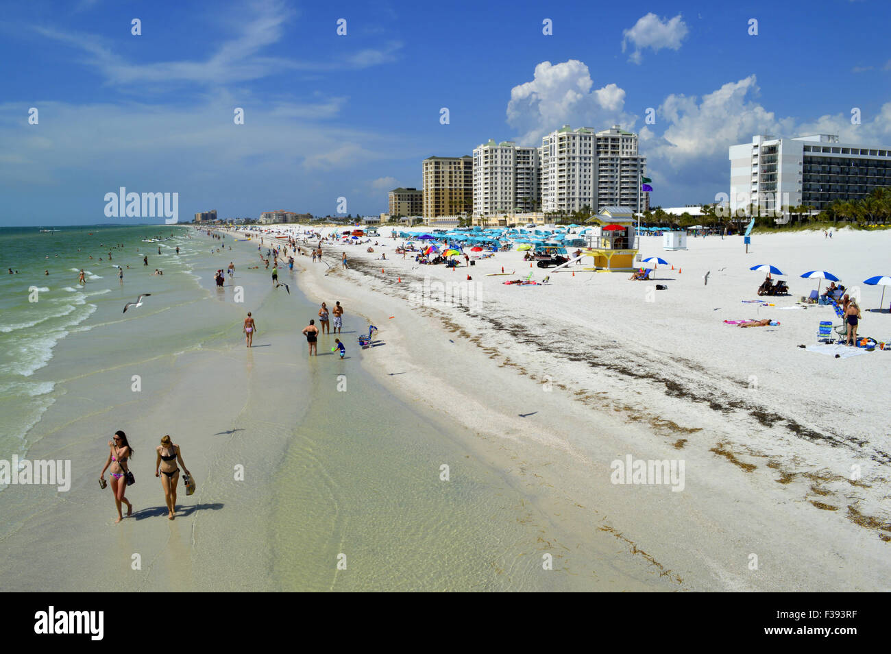 Tourists on the beach enjoying the sun Stock Photo - Alamy