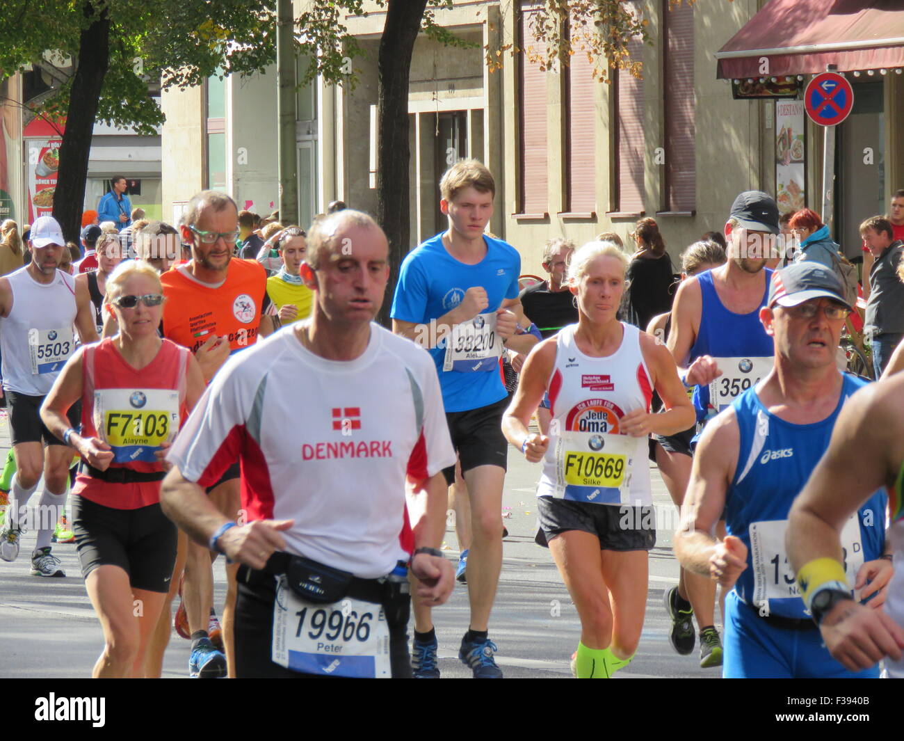 BMW Berlin Marathon 2015 athletes running Stock Photo - Alamy