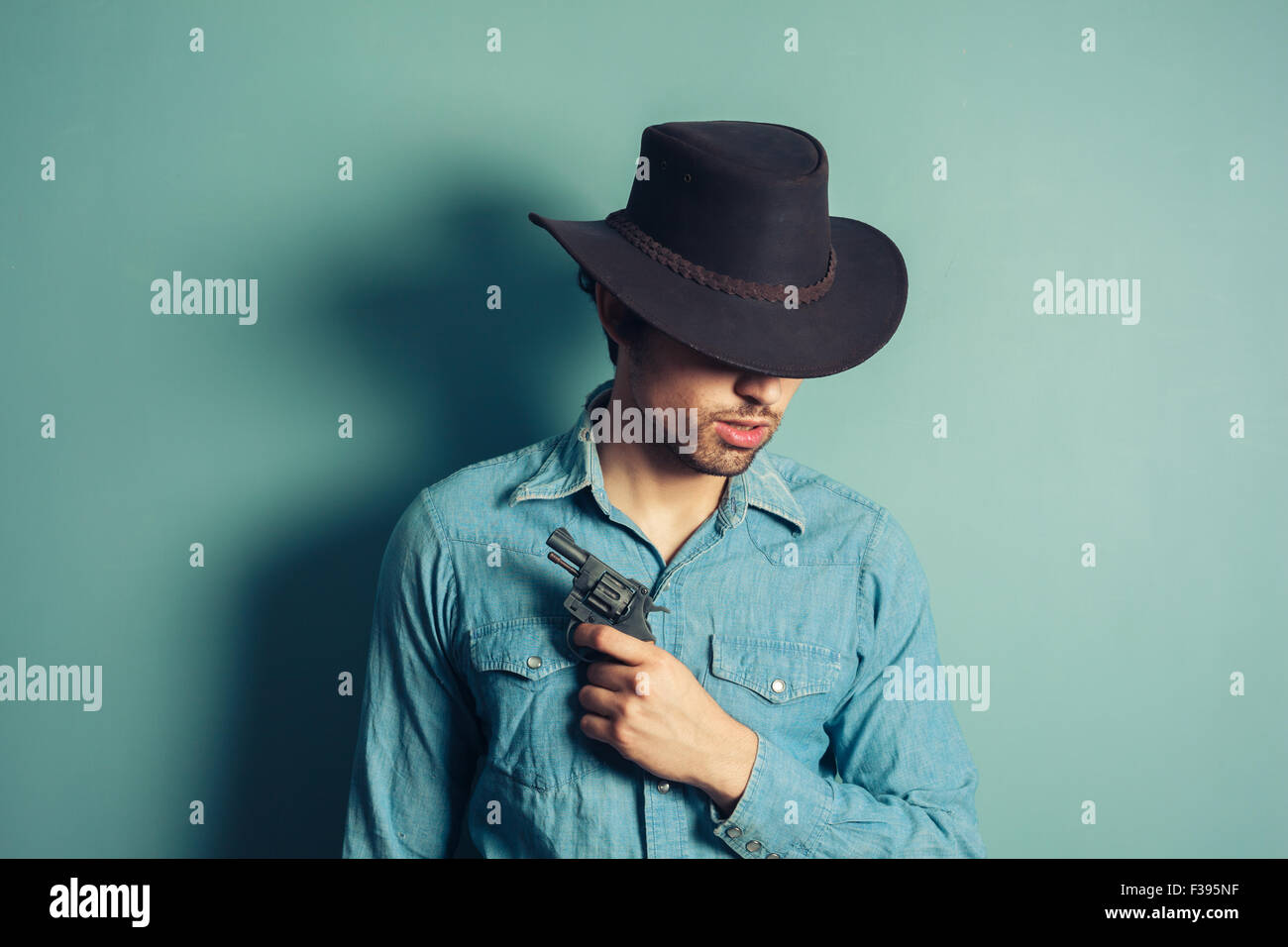 Man holding revolver hi-res stock photography and images - Alamy