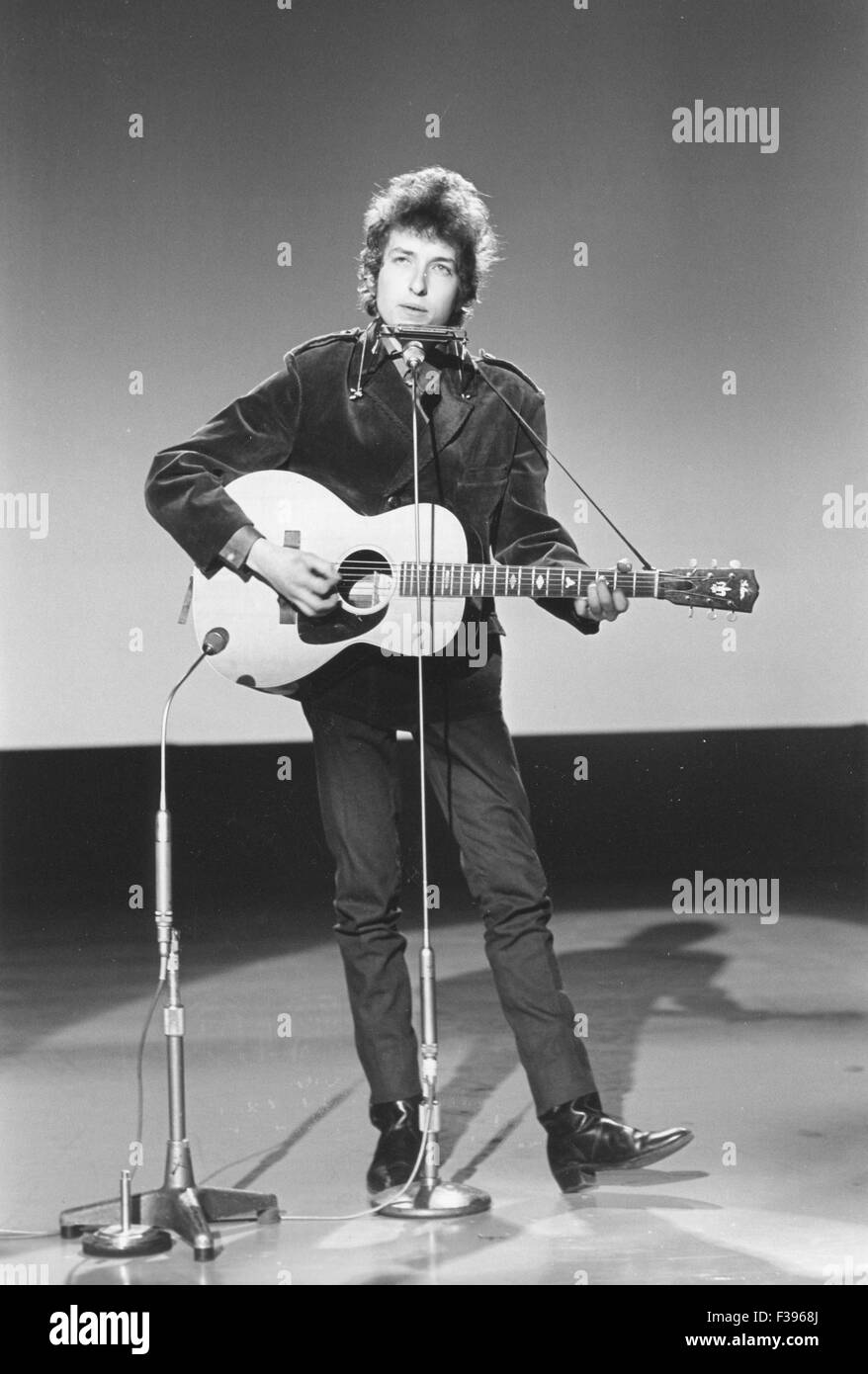 Bob dylan 1965 hi-res stock photography and images - Alamy