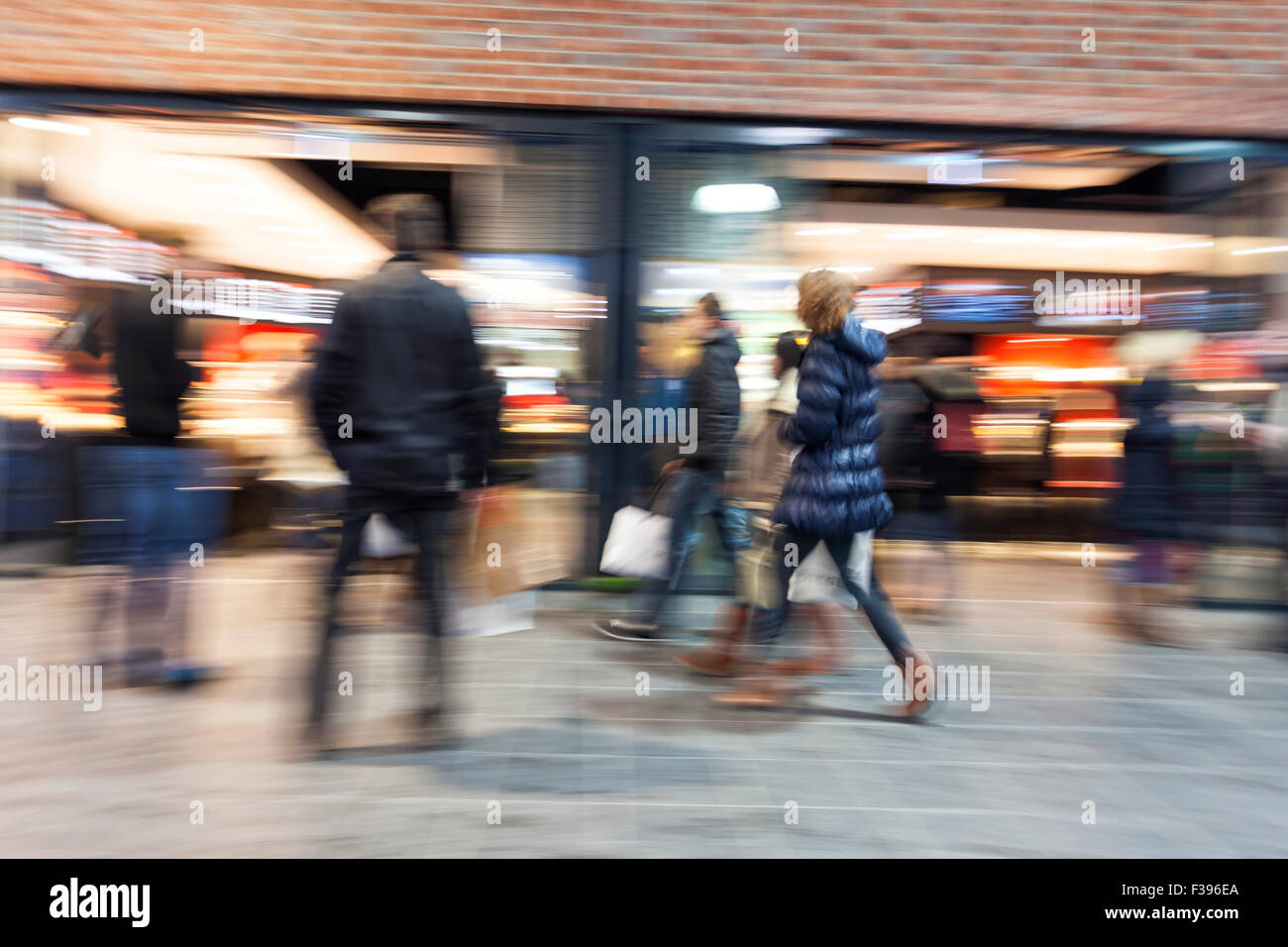 People walking in the shop center Stock Photo - Alamy