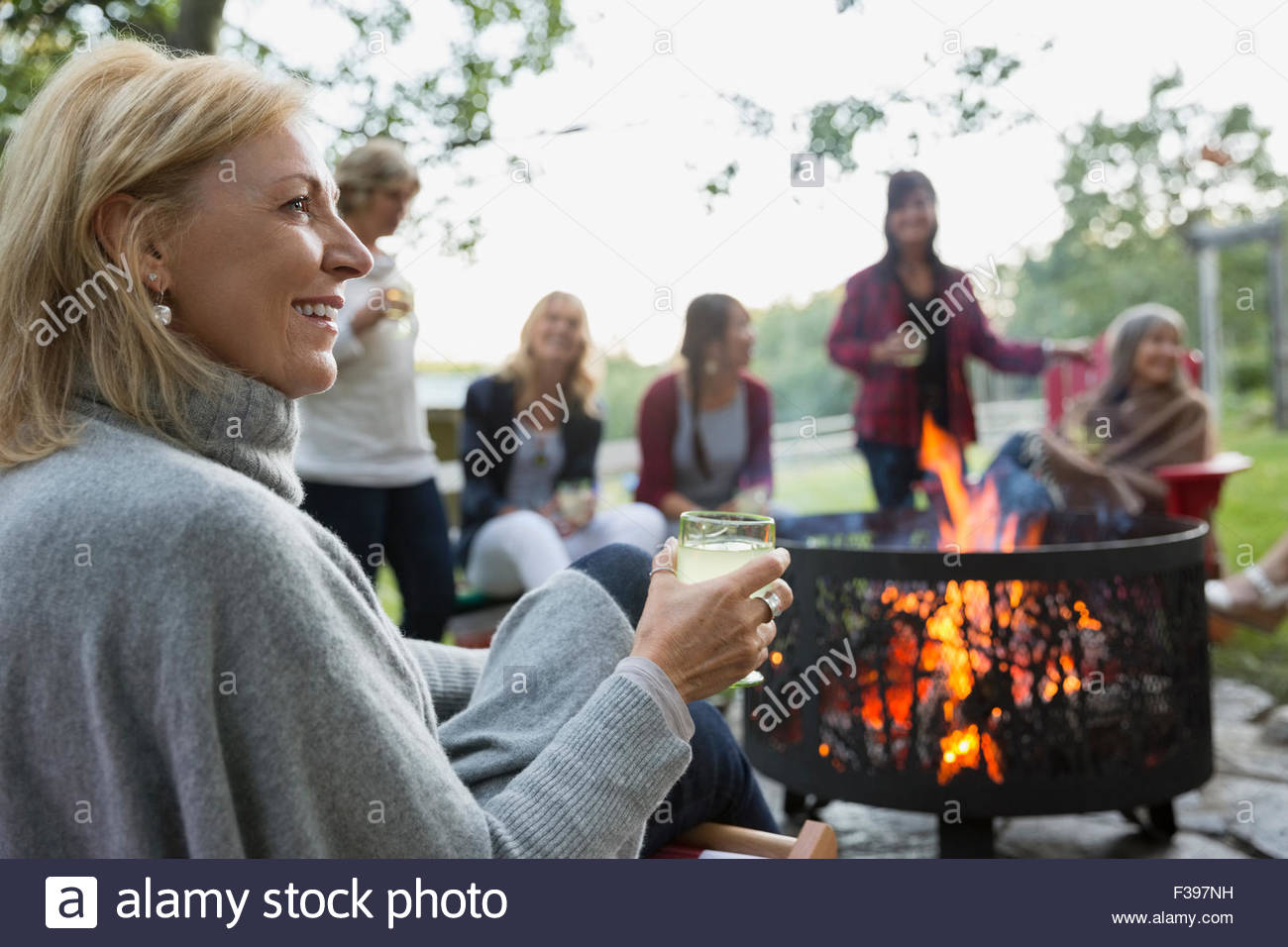 Three mature women fire hi-res stock photography and images - Alamy