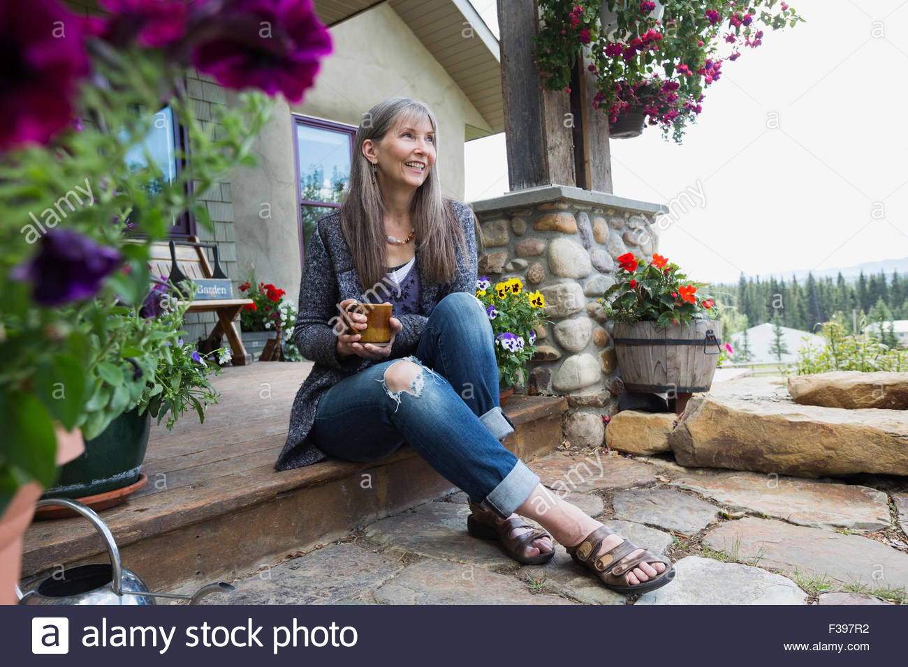 Woman sitting on stoop drinking hi-res stock photography and images - Alamy
