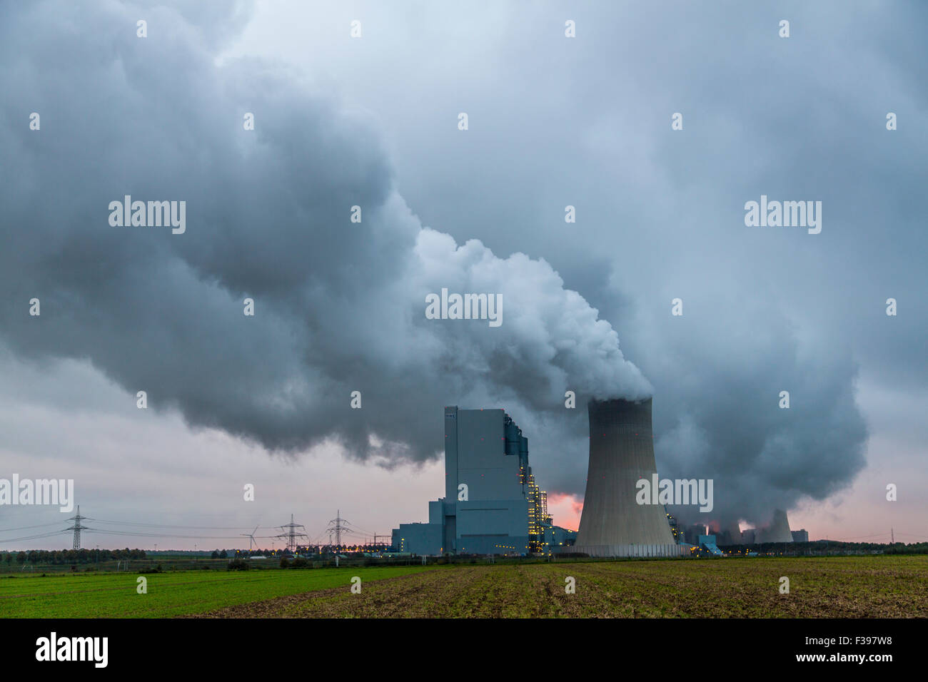 lignite-fired power plant, energy production, with lots of CO2 exhaust ...