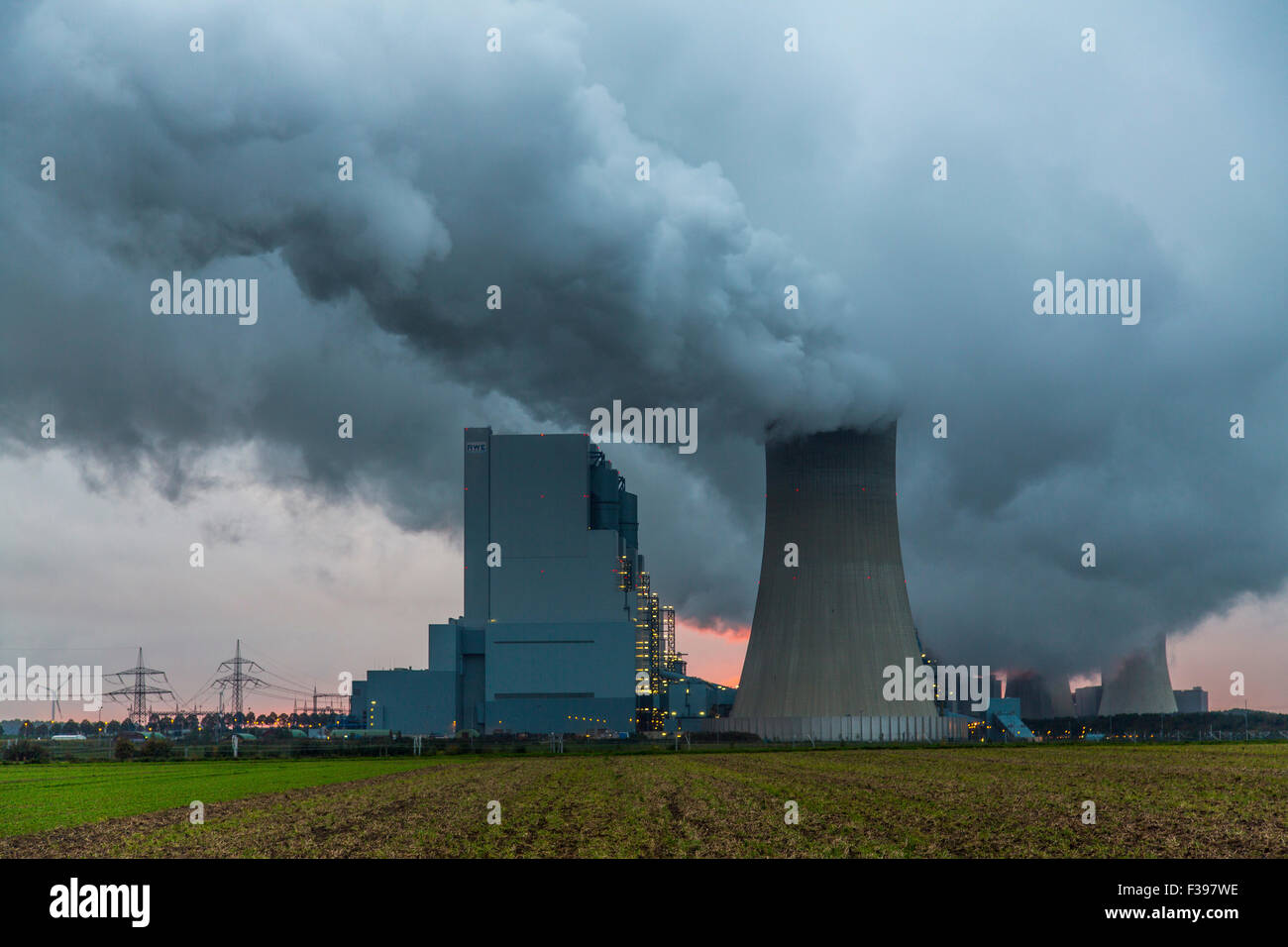 lignite-fired power plant, energy production, with lots of CO2 exhaust ...