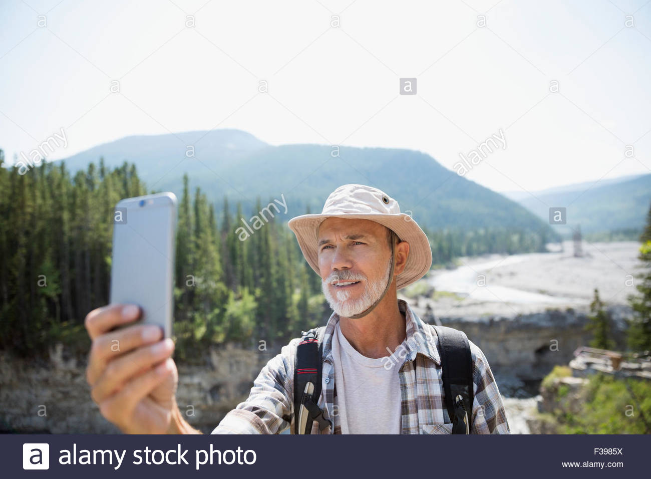 Selfie man phone hi-res stock photography and images - Alamy