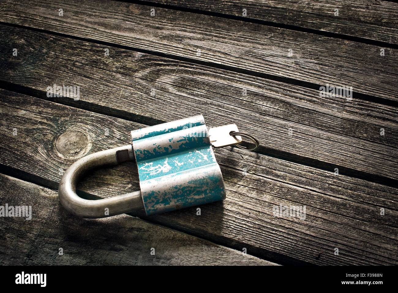 Key and lock gate hi-res stock photography and images - Alamy