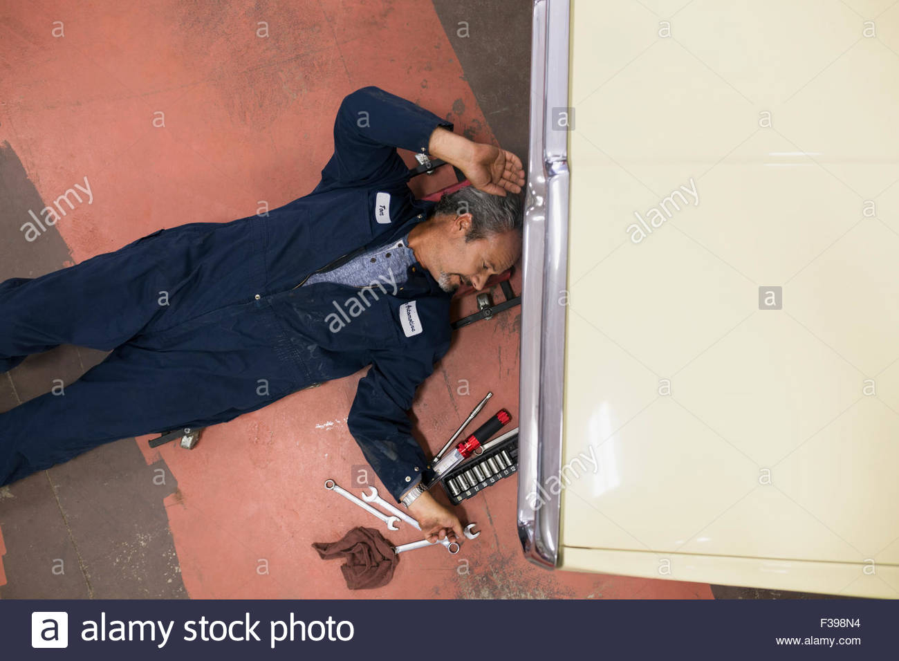 Worker Overhead View Stock Photos & Worker Overhead View Stock Images ...