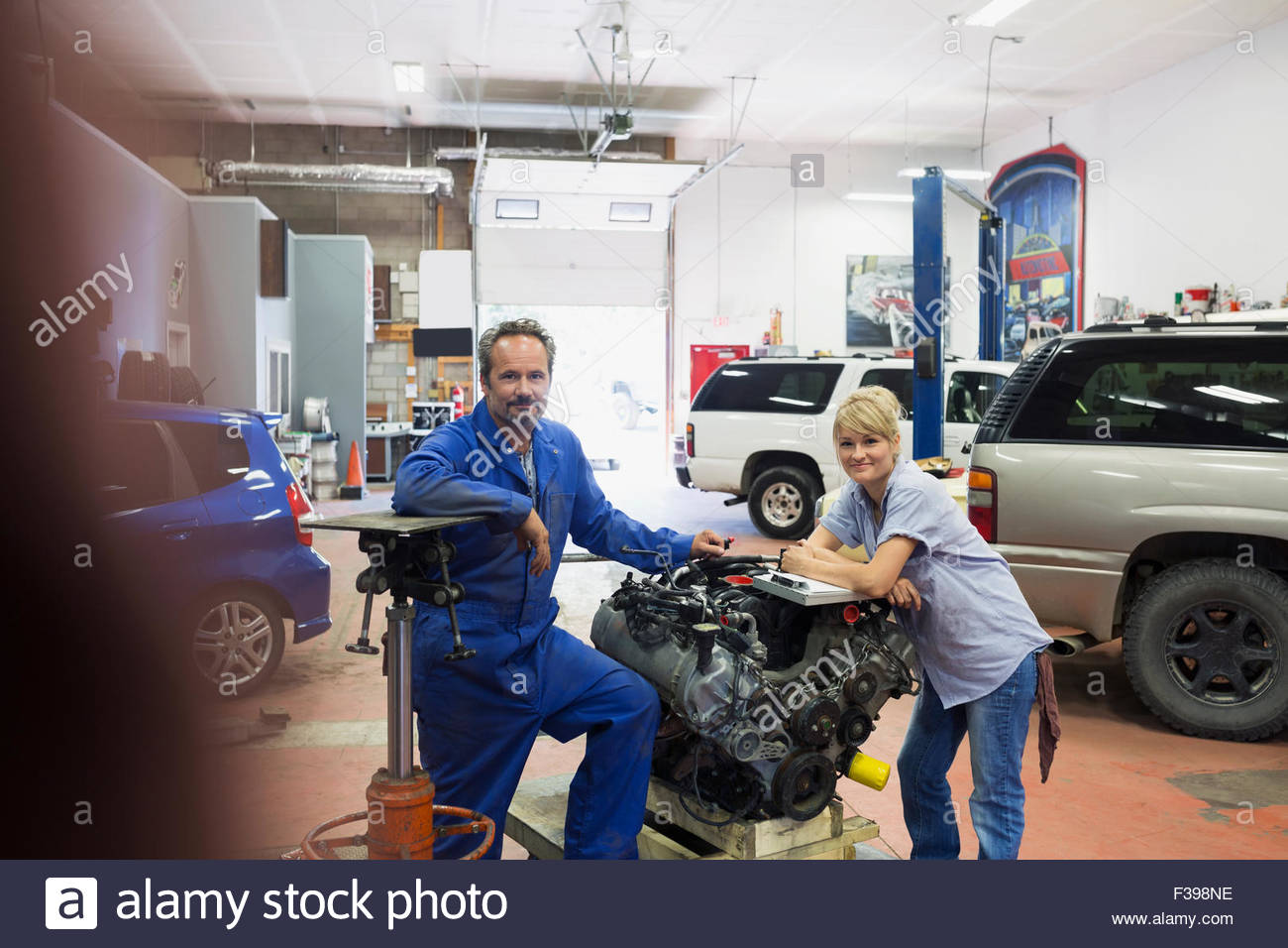 Posing mechanics hi-res stock photography and images - Alamy